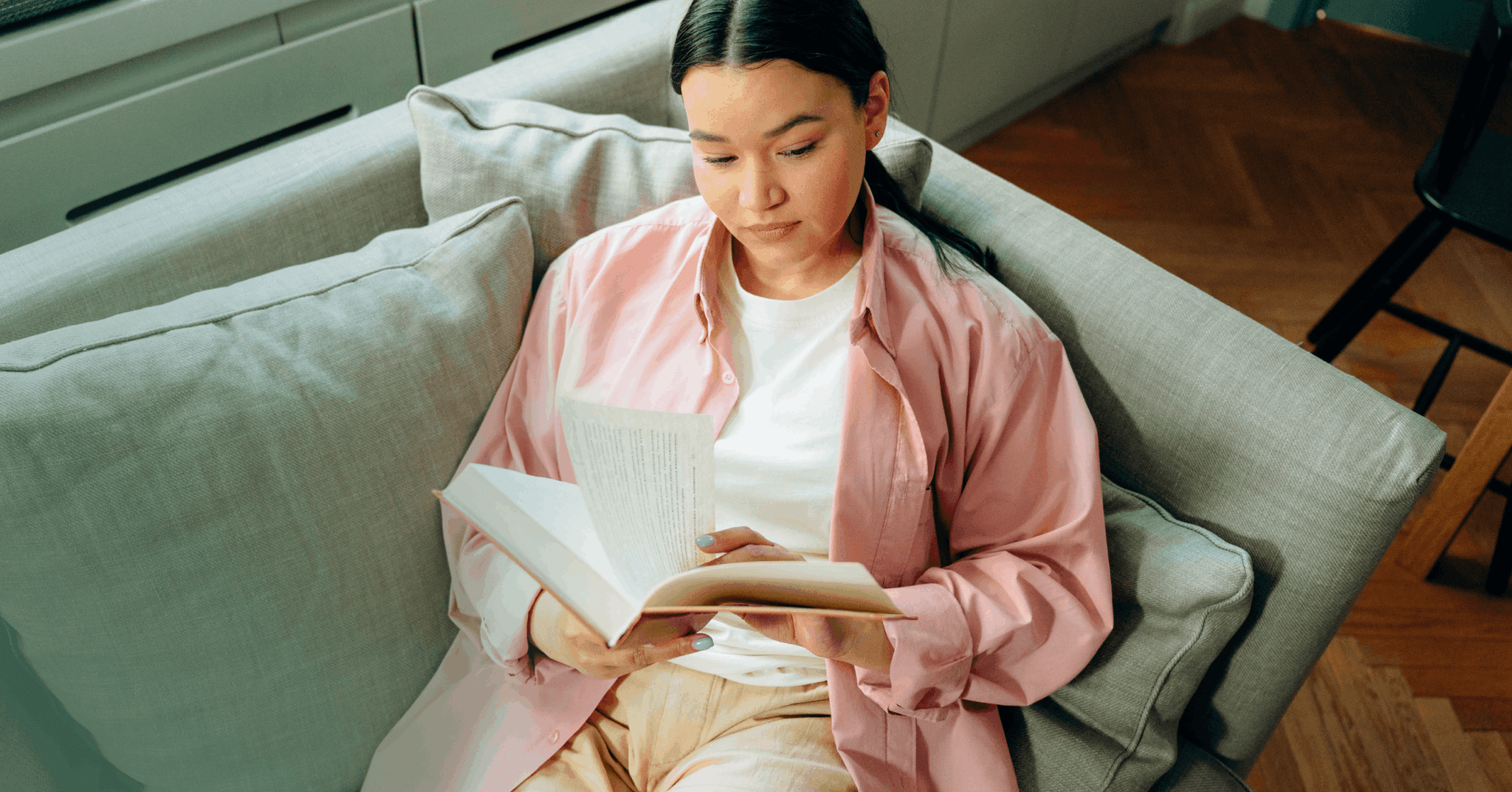What is bibliotherapy? Benefits, uses, & how it works